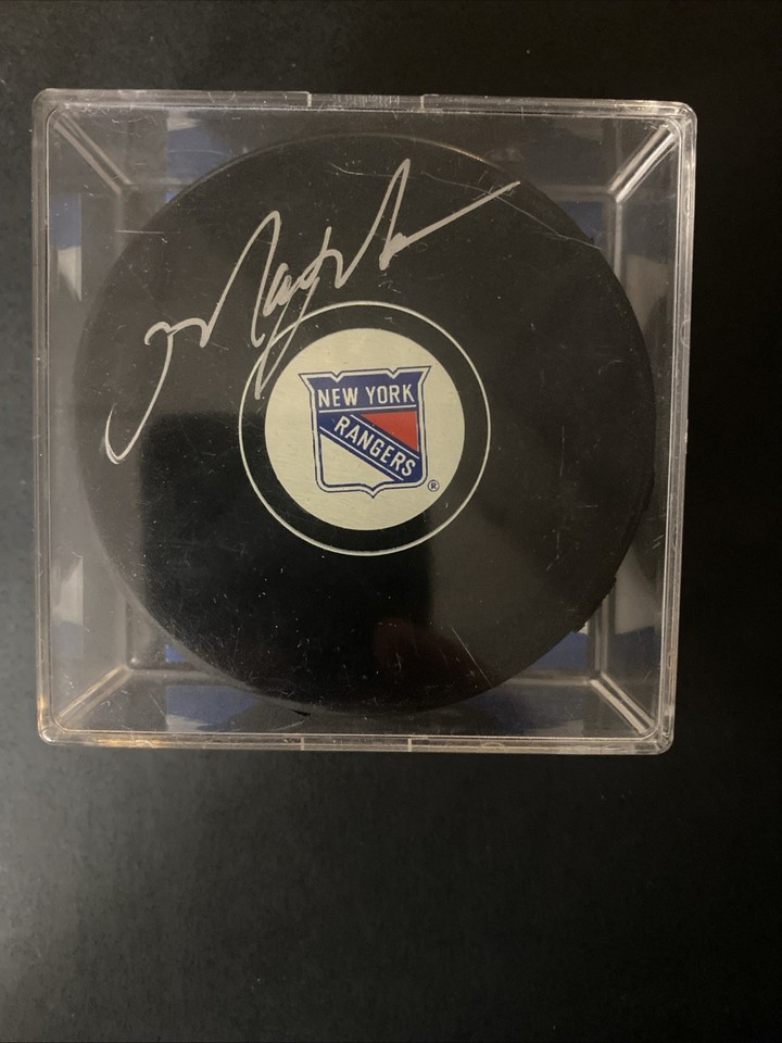 Mark Messier Autographed NY Rangers Logo Puck (Beckett) | eBay