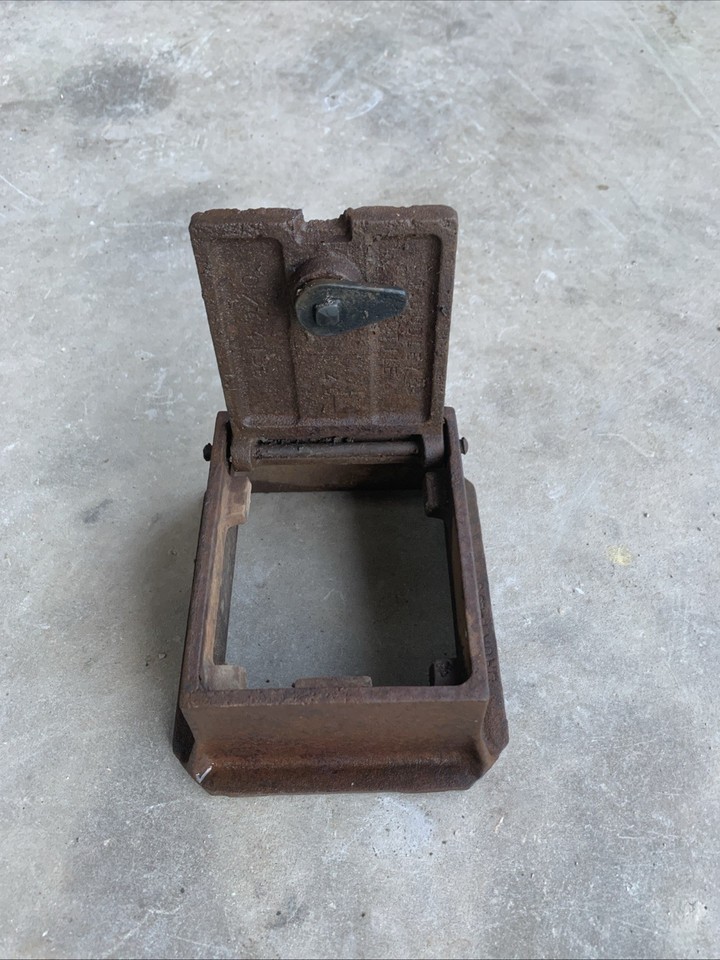 Reclaimed Cast Iron Water Stop Tap Inspection Cover Old Cast Iron Grids ...