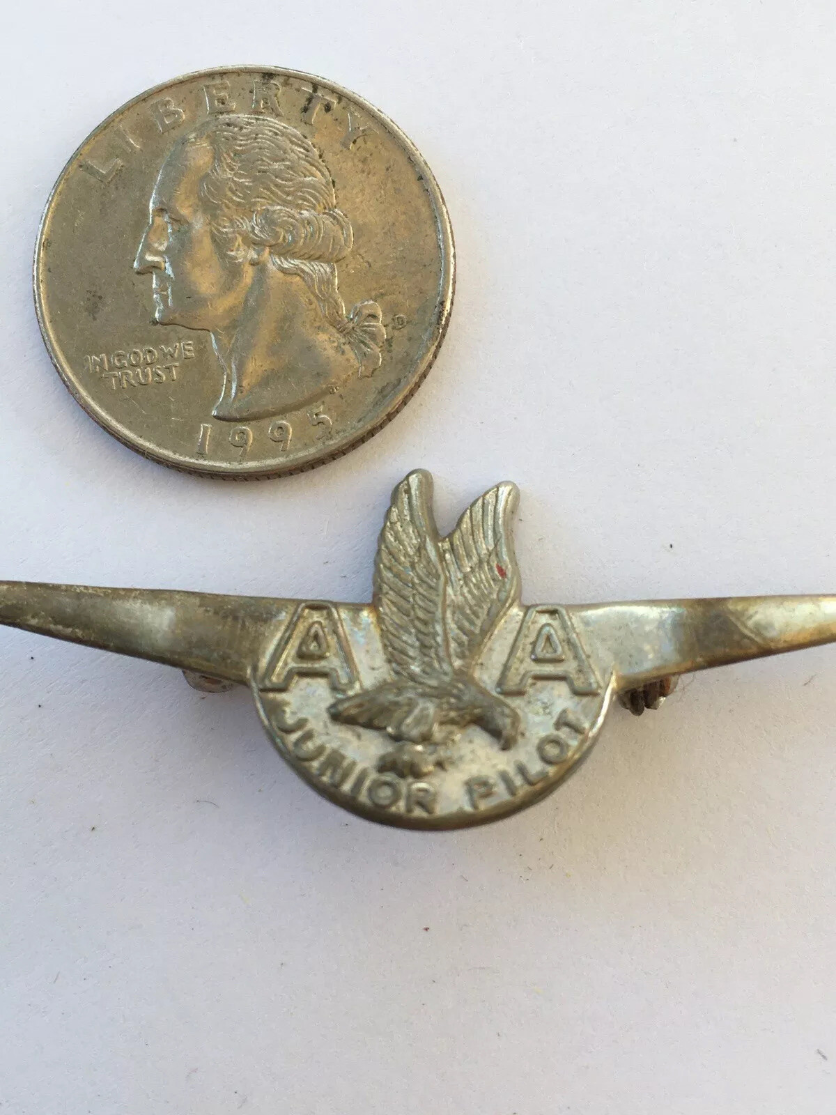 VINTAGE AMERICAN AIRLINES JUNIOR PILOT BADGE PIN-GOLD TONE METAL-AA ...