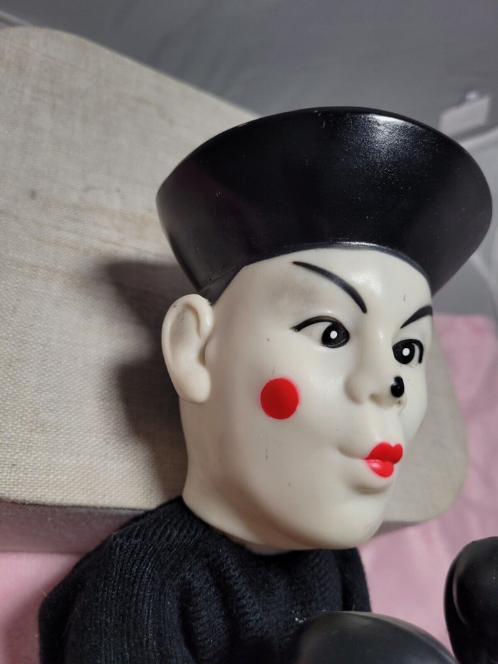 Madonna Erotica Video Chinese Boxing Puppet Rojus Dita Ghost Punching ...