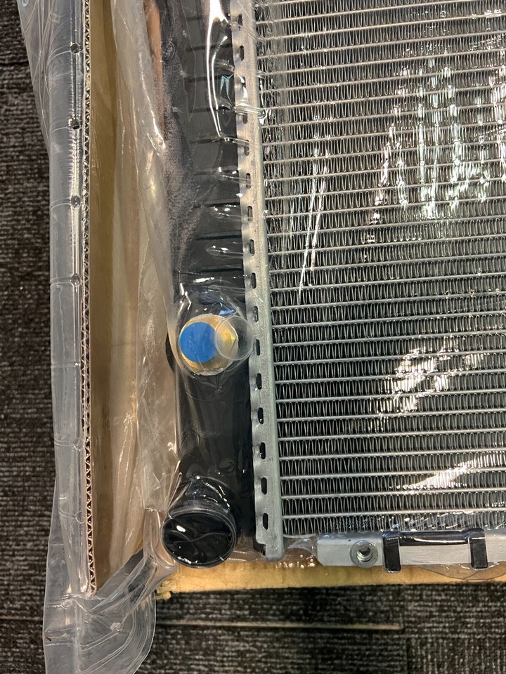 Mercedes-Benz 560SL Radiator 107-500-26-03 GENUINE OEM