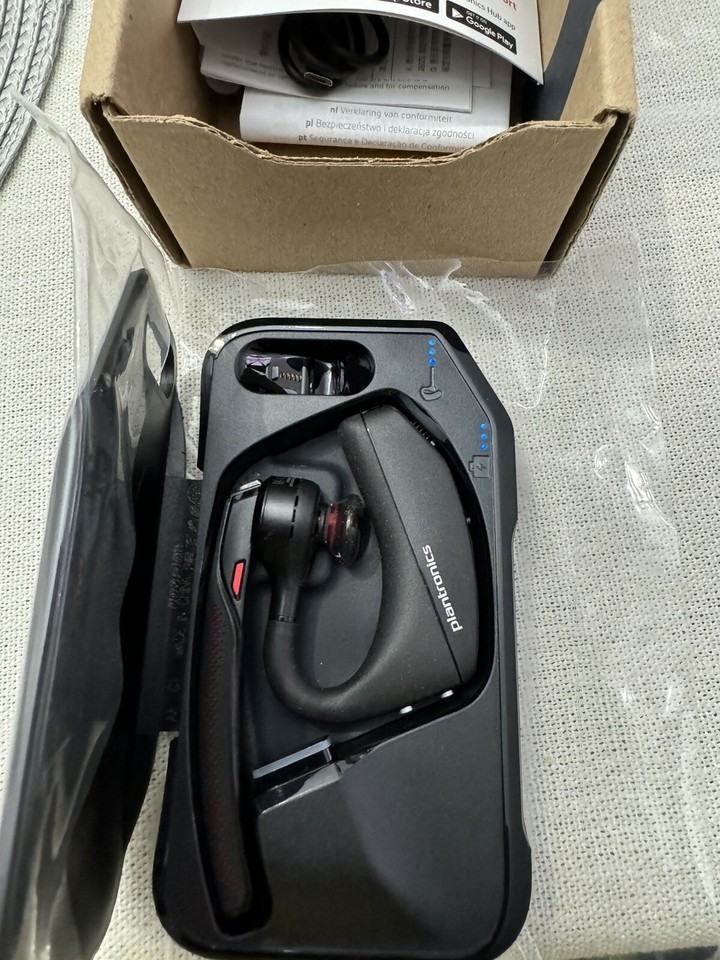 Plantronics Voyager 5200 UC Black Poly PLT Bluetooth Headset System ...