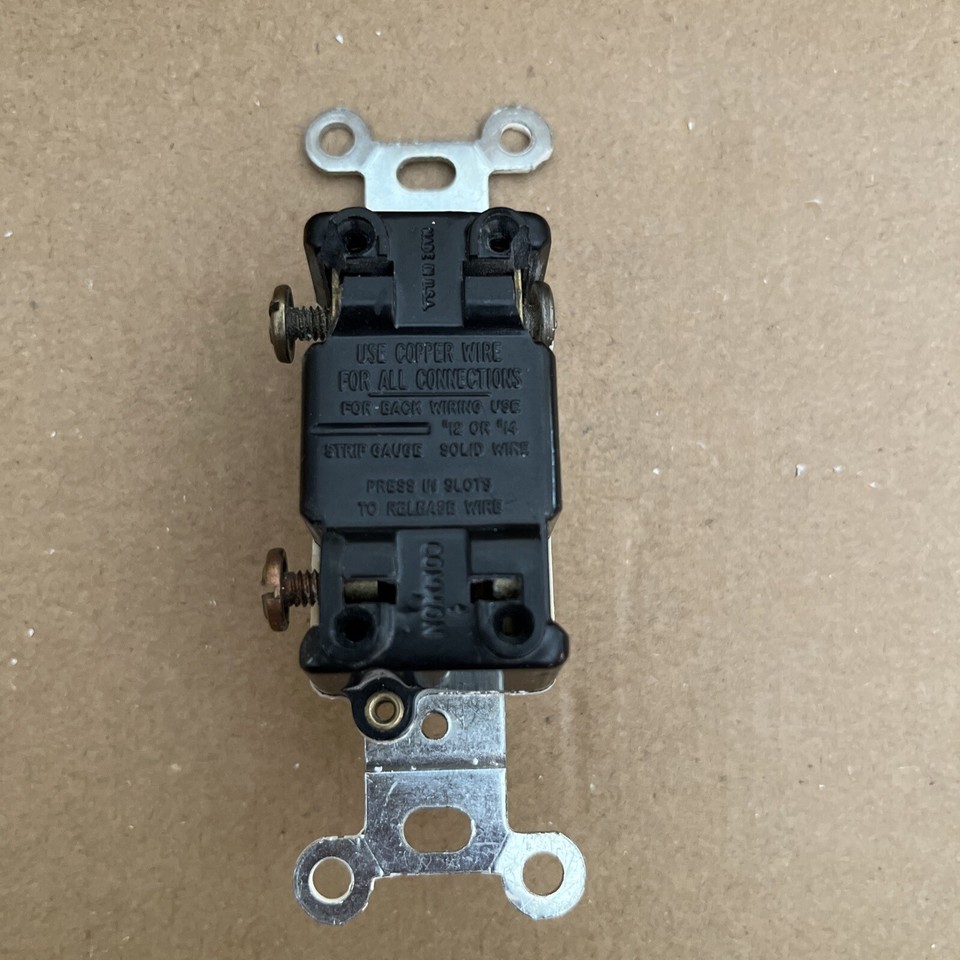 Lot of 10 Beige Single pole toggle light switch 15A 125V & 2 Plug ...