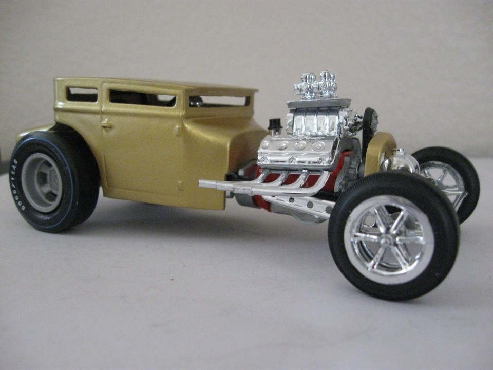 Little Bull 1924 Ford T Coupe Wild Altered Kustom Build 1:25 model car ...