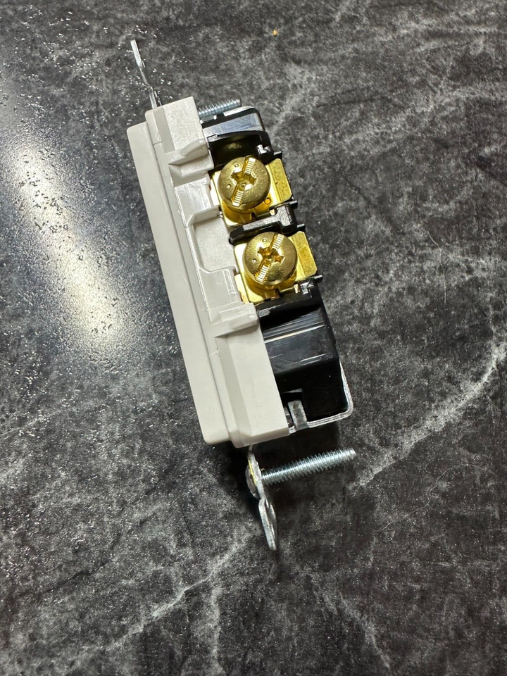 Leviton Plug Control - Split Tab - White - 20A-125V - Lot | eBay