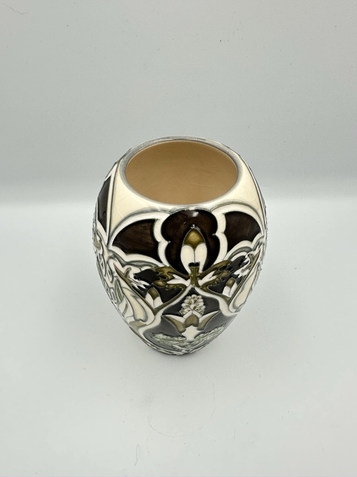 Moorcroft Collectors Club Burslem Twilight Vase. 2004, Number 85 Of 100 ...