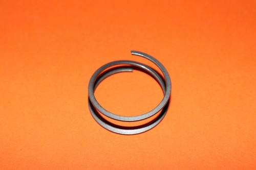 37-0799 W799 TRIUMPH 5T 6T TR5 T100 SPRUNG HUB DUST EXCLUDER SPRING UK ...