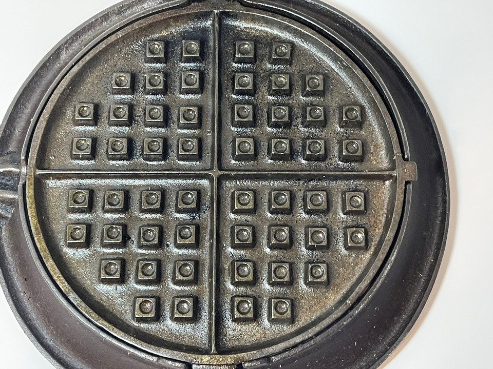 Antique Fanner MFG Co. Cleveland O Crescent Cast Iron Waffle Maker 8 ...