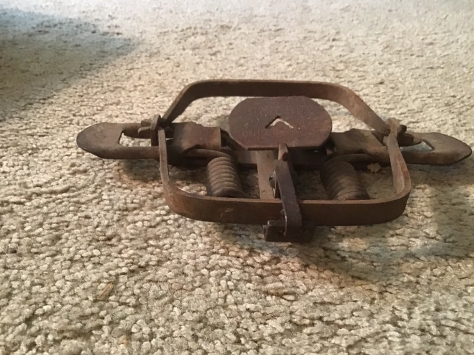 Victor 1 1/2 D Double Jaw Coil Spring Trap & Victor No. 2 Coil Spring ...