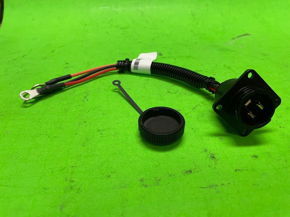 3 wire electrical convenience outlet for tractors. Mates to John Deere ...