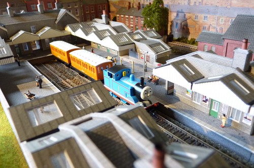 Tomix N Gauge Thomas The Tank Engine Vehicle Set 93810 Steam Locomotive ...