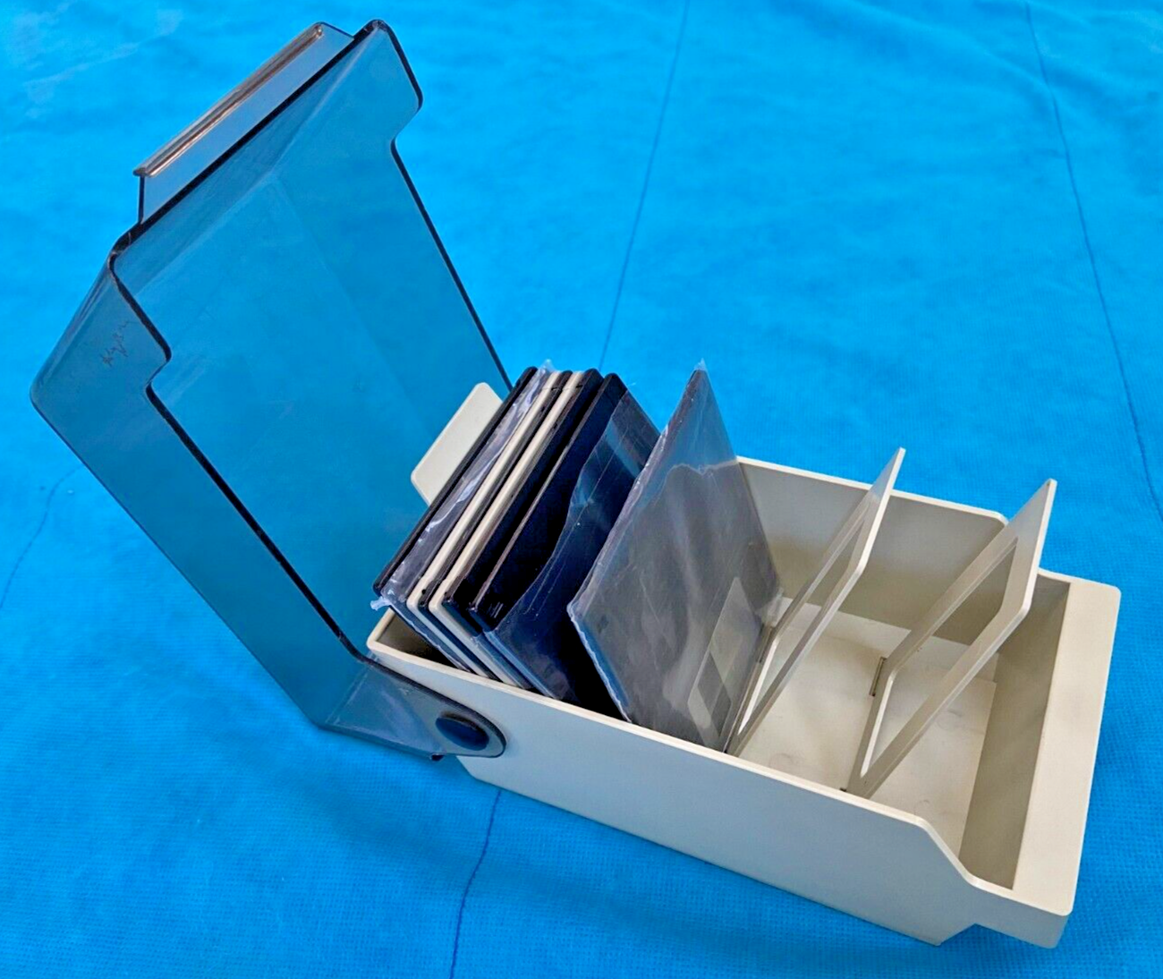 3.5" 3 1/2" Floppy Disk Storage Box with 9 Blanks and 3 Dividers VTG ...