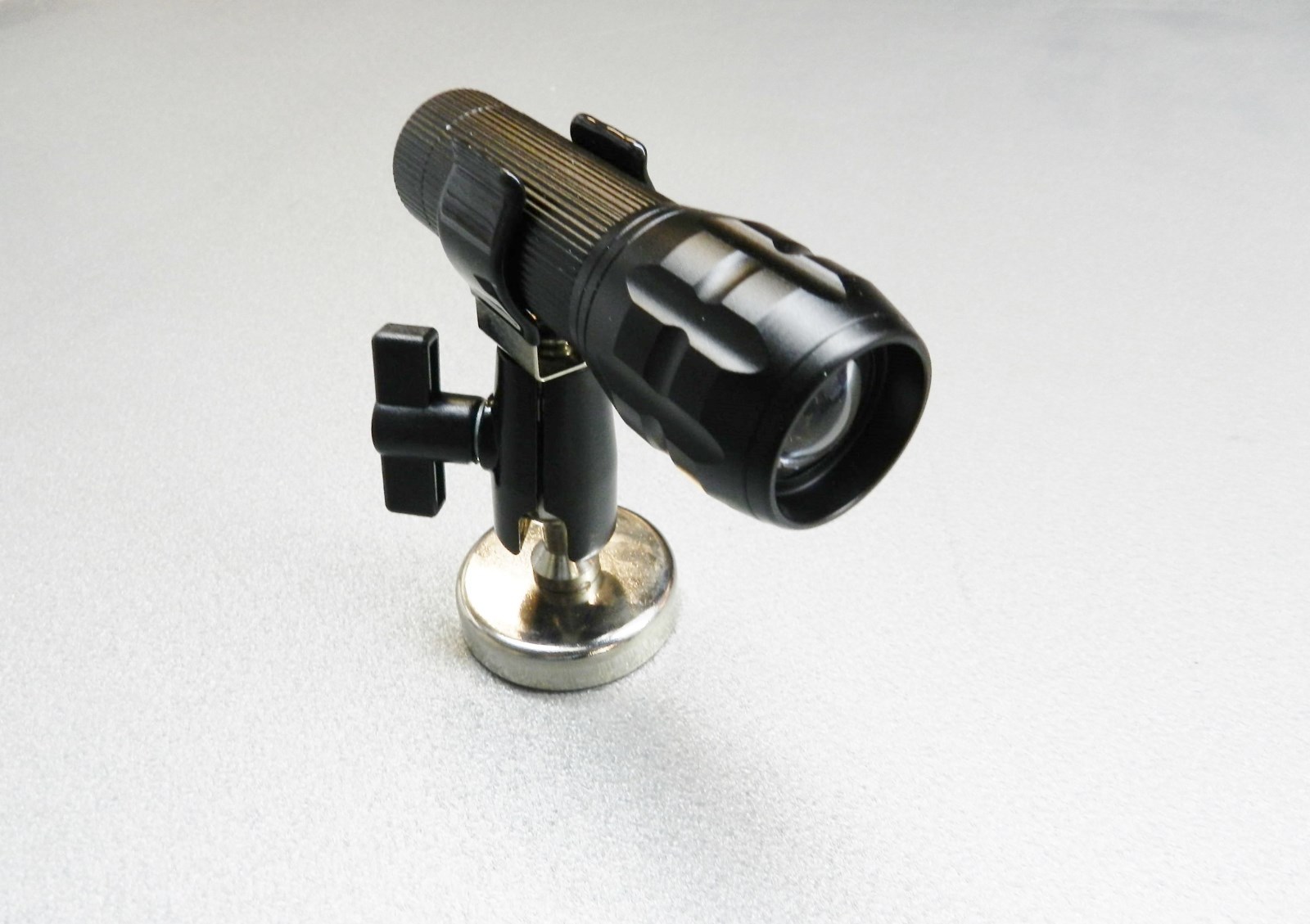 LED ULTRA BRIGHT LIGHT FLASHLIGHT WITH PIVOTAL ROTATING CLAMP MAGNETIC ...