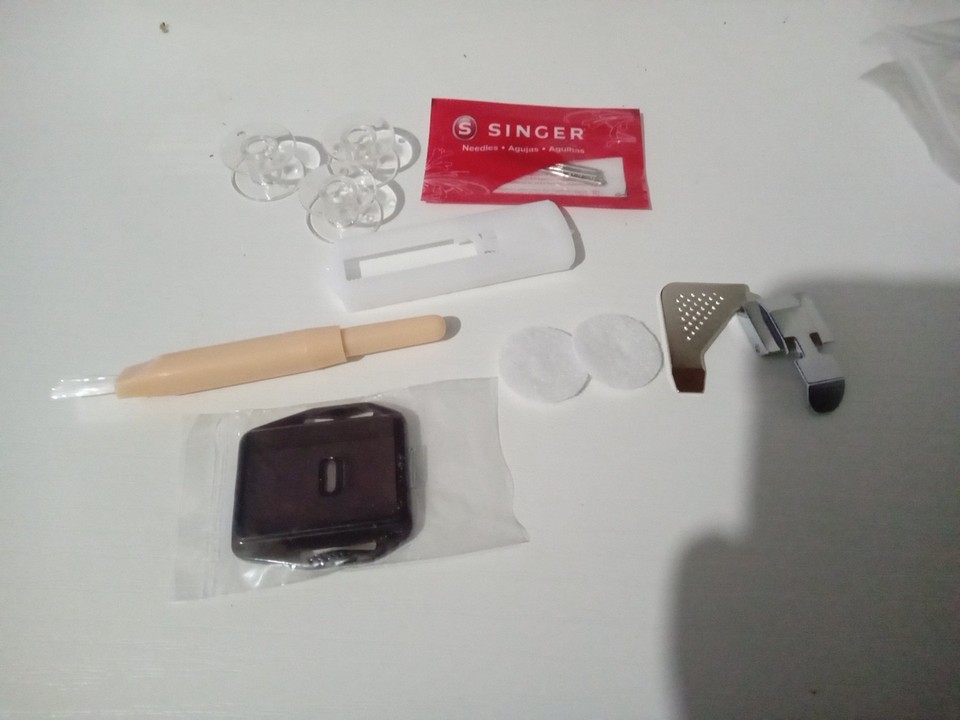 Singer Start 1306 Sewing Machine Starter Kit Small Sewing Machine ...