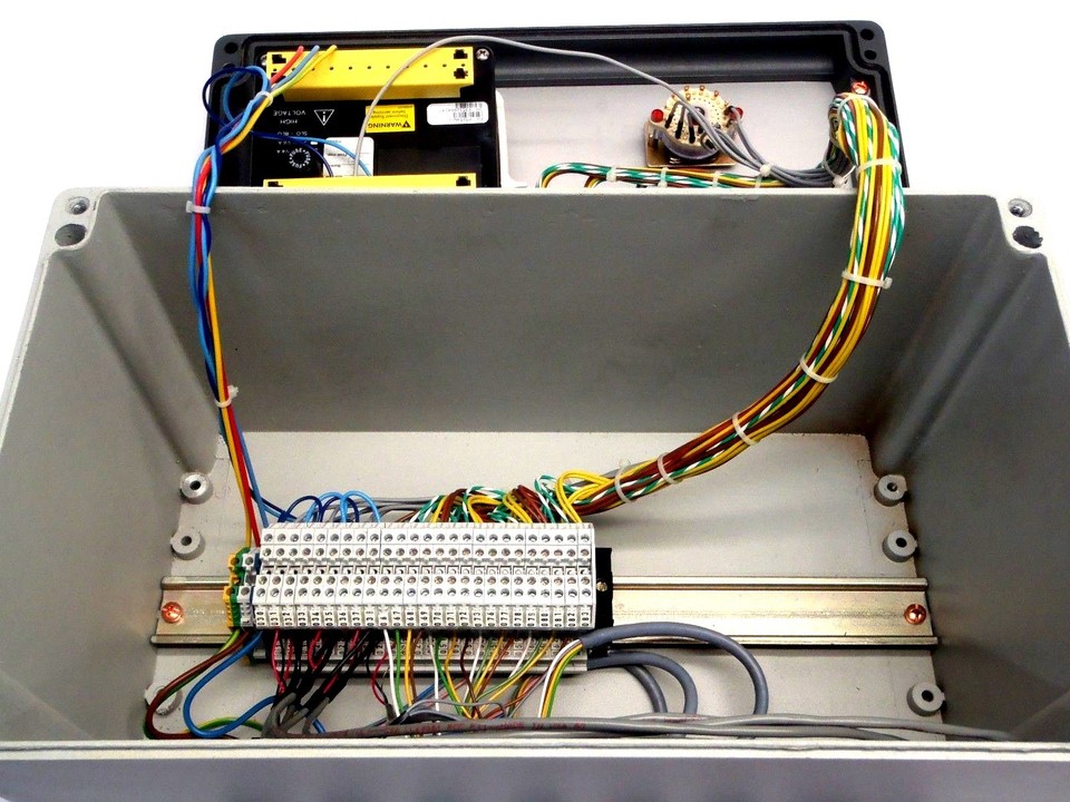 Signet Flowmeter MK585 Contelec PD210-10K/J Flow Control Enclosure ...