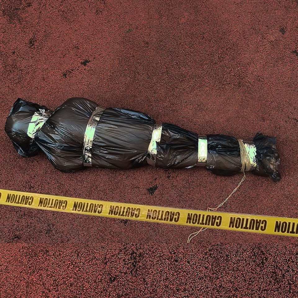 Halloween Inflatables 5FT Inflatable Hanging Corpse Body Bag Sets for ...