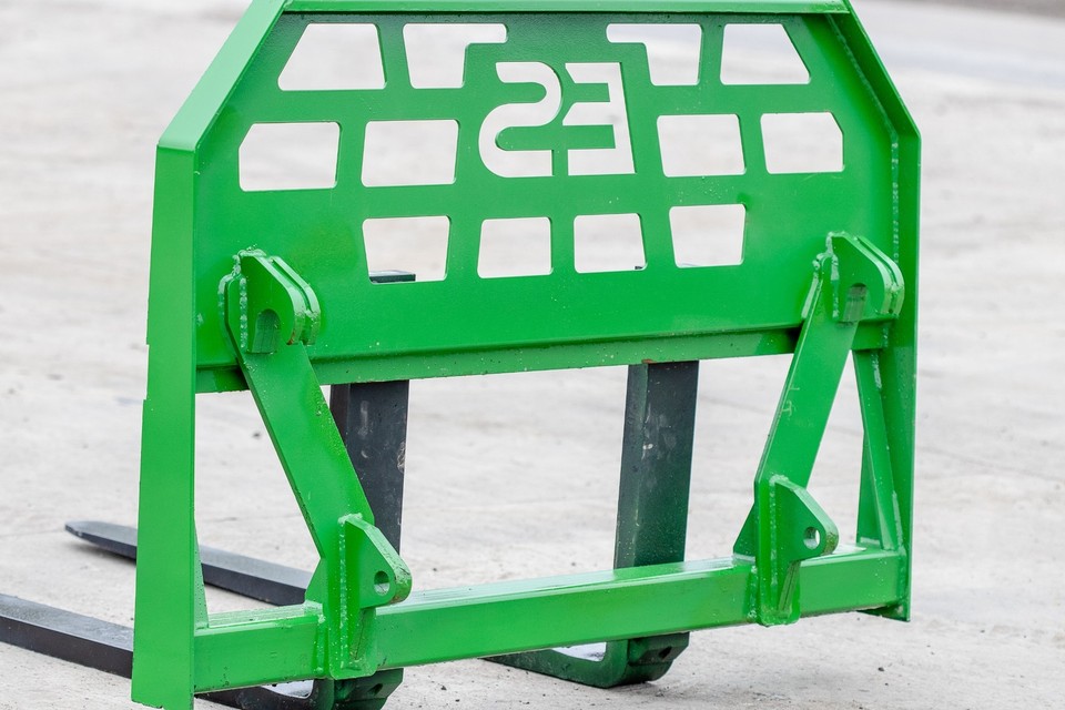 48" JD GLOBAL EURO PALLET FORKS - JOHN DEERE LOADER - FREE SHIPPING | eBay