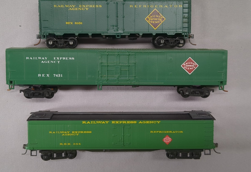 HO scale 7 mostly Athearn Express Boxcars/ Reefers REA, PFE, ATSF (Lot ...