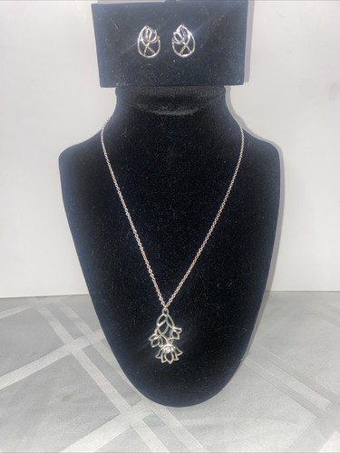 Avon Floral Necklace & Earring Set Silvertone Chain | eBay