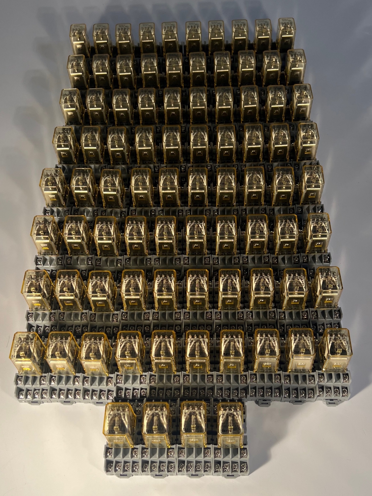 FOUR (4) IDEC Relay Socket SY4S-05 w/ Plug-In Relay RY4S-U AC110-220V ...