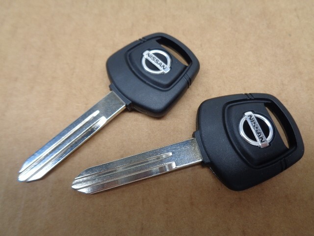VINTAGE BLANK KEYS 1990'S FITS PATHFINDER 2 PACK! (no chip inside just ...
