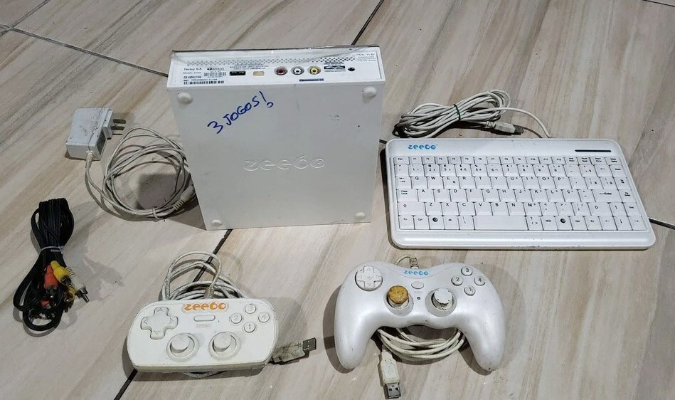 ZEEBO BY TEC TOY BRAZIL - W/ KEYBOARD, ORIGINAL CONTROLLERS, GAMES AND ...