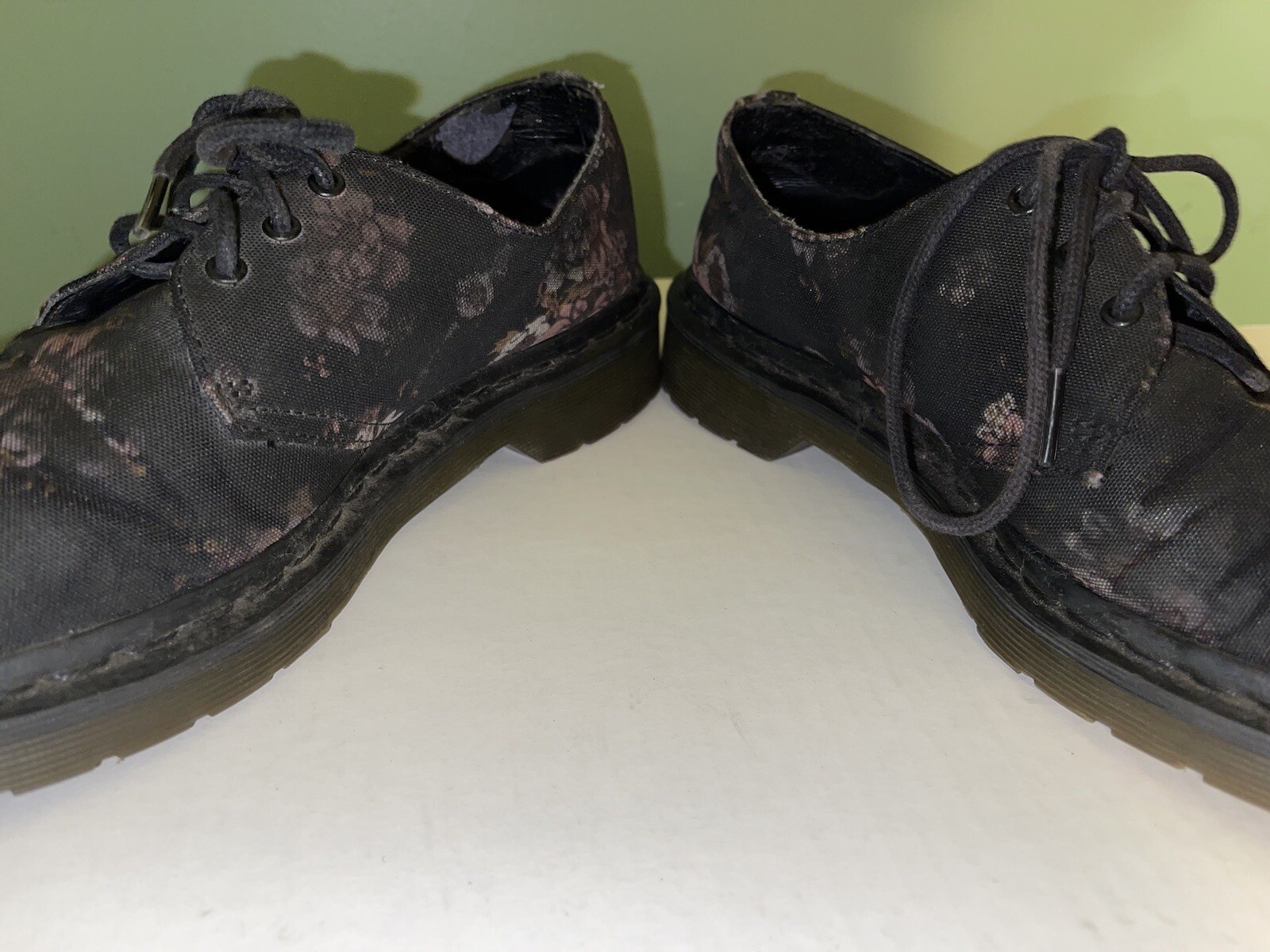 DR. MARTENS LESTER Black FLORAL 3 EYE CANVAS LOW SHOE… - Gem