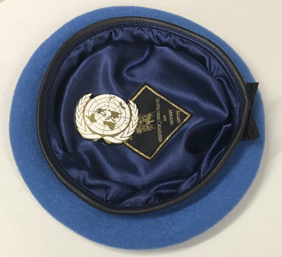UN Blue Beret & Metal United Nations Beret Badge Silk Lined Small Crown ...