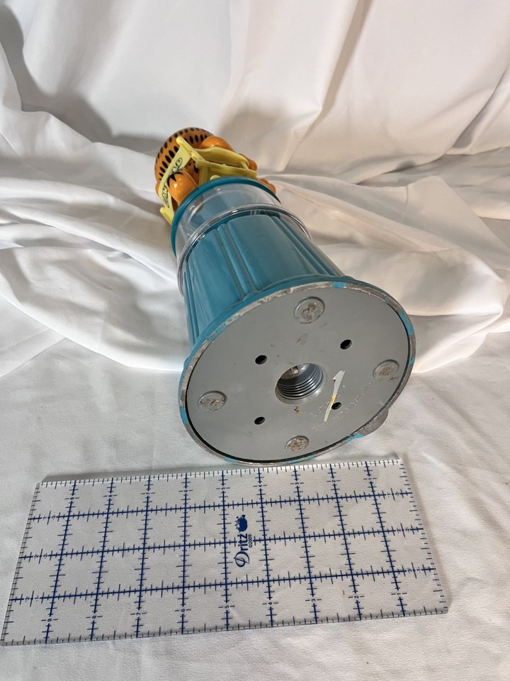 Garfield in Director's Chair Gumball Candy Machine | eBay