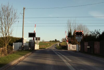 Photo 6x4 The level crossing on Newton Road Harston/TL4251 This view is ...