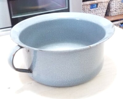 Chamber Pots - Graniteware Chamber Pot