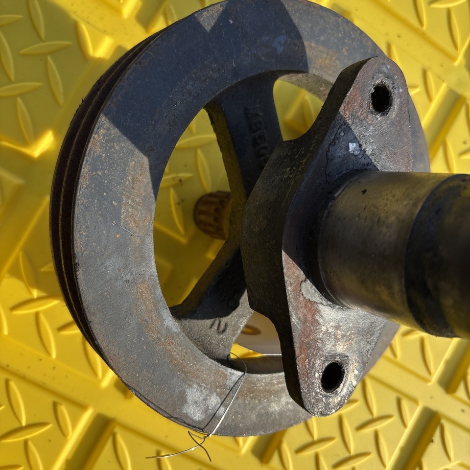 JOHN DEERE 400 420 430 AXLE PIVOT SHAFT Sheave AM35537 AM134143 AM35538 ...