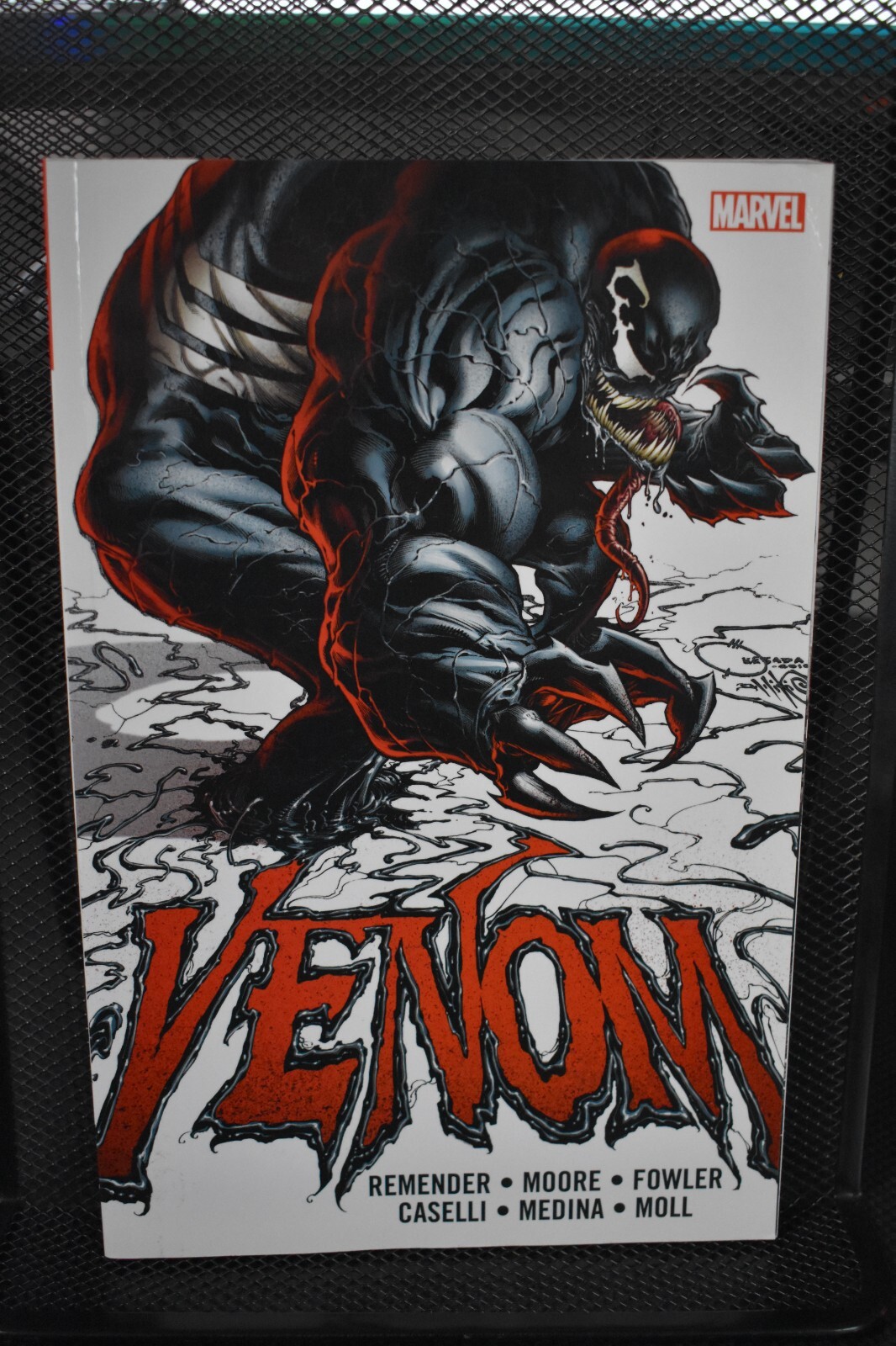 Venom by Rick Remender The Complete Collection Volume 1 Marvel Deluxe ...