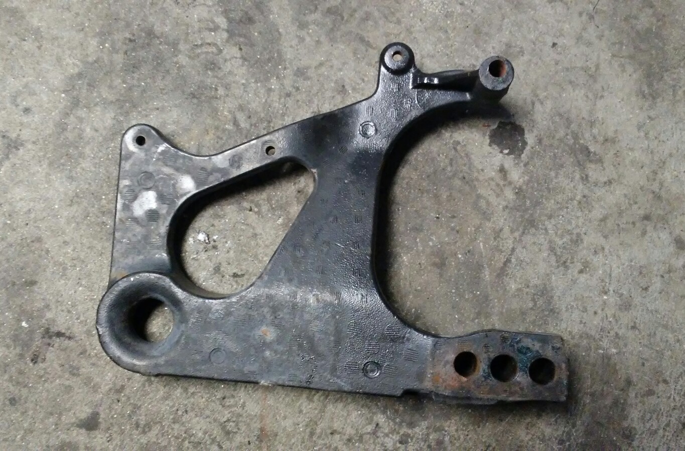 Mack Mp8 Volvo D13 Engine Lifting Bracket 21550467 No Core - 10492 for ...