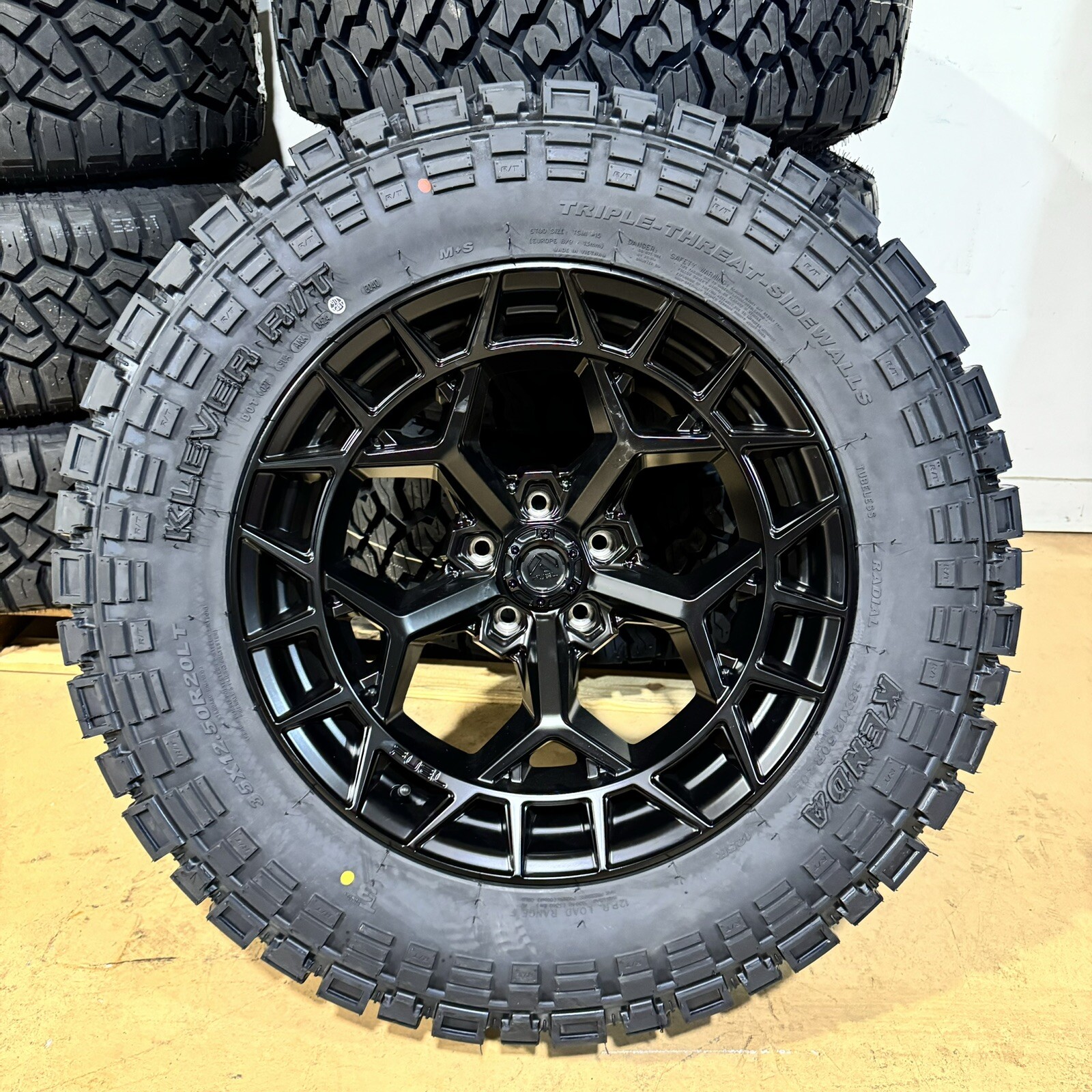 4) 20x10 Fuel FC873 Charger Black Wheels 35 Kenda Tires 5x5 Jeep ...