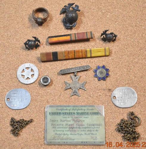 WW2 US Marine Corps Dog Tag & Insignia Grouping | eBay