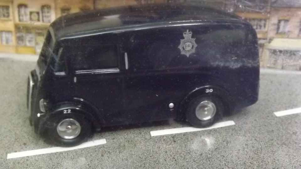 Corg Classic Models Morris J Van "Metropolitan Police" New In Box | eBay