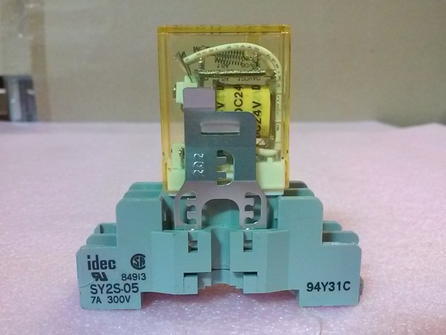 IDEC Ry2s-u Ac120v Relay With Sy2s-05 Socket for sale online | eBay