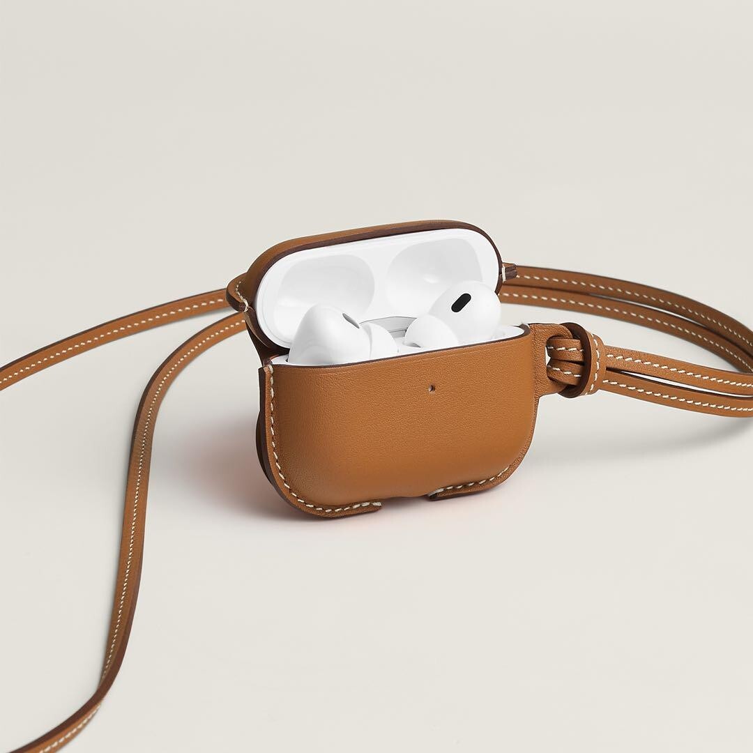 Brand New Hermes AirPods case brown without box | eBay Brand New Hermes AirPods case brown without box | eBay