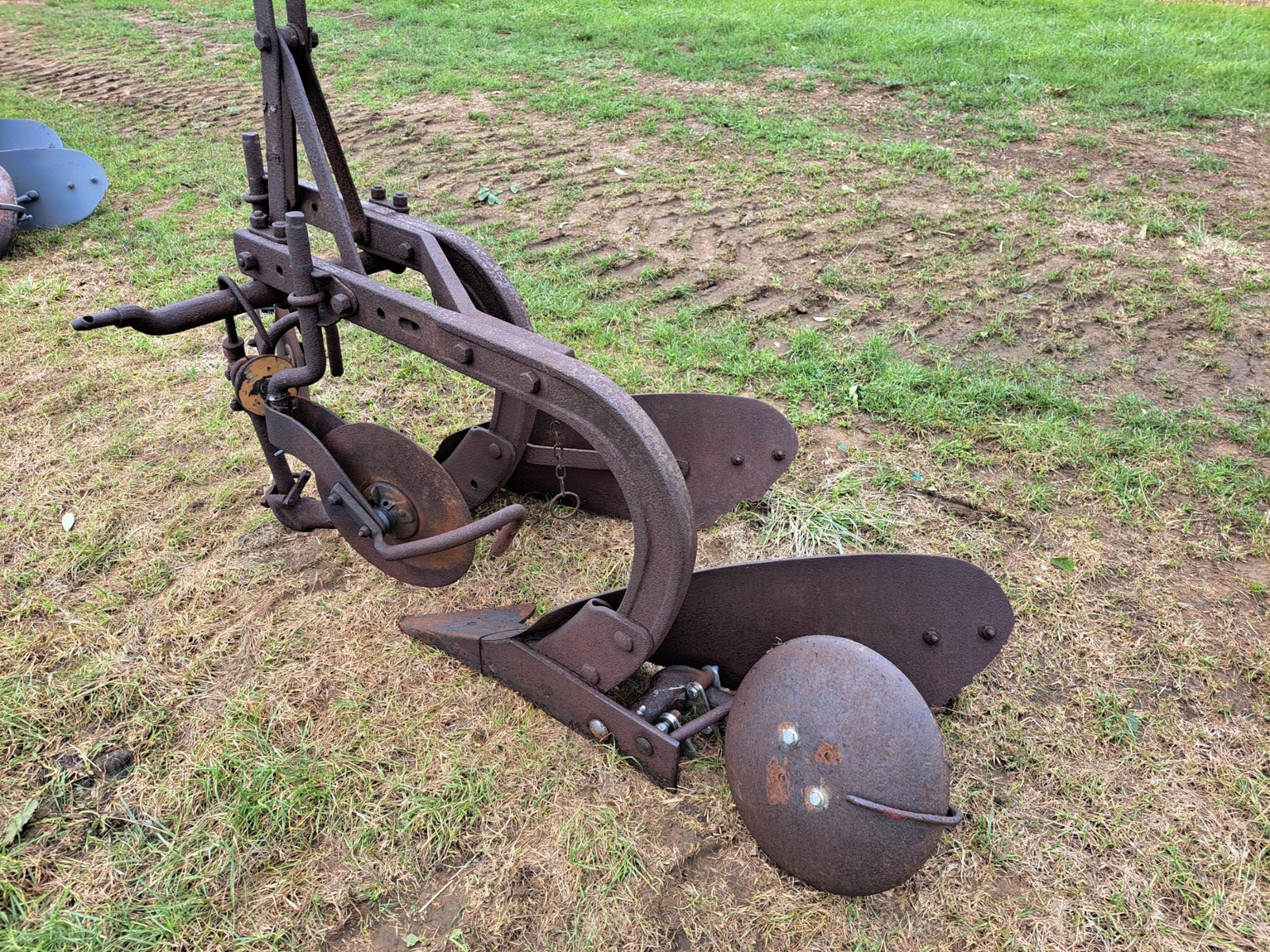 FERGUSON 2 Furrow Conventional Plough c/w skimmers & discs | eBay