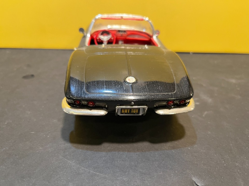 1/18 ERTL AMERICAN MUSCLE 1961 CHEVROLET CORVETTE CONVERTIBLE BLACK SC1 ...