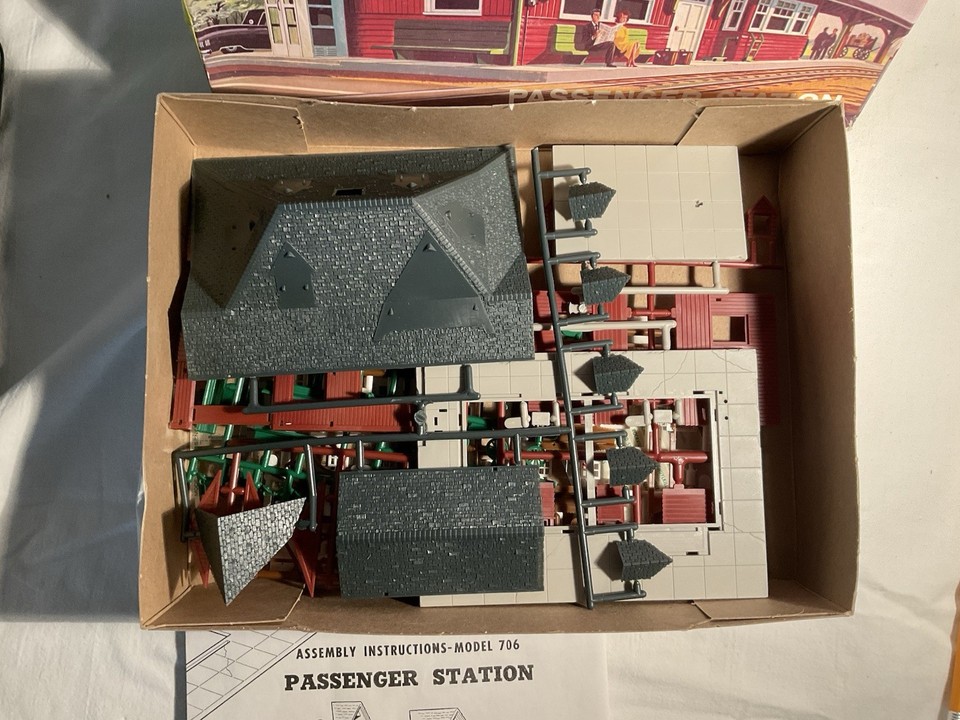 Atlas Model Kit 706 HO Scale Railroad Passenger Station Open Box ...