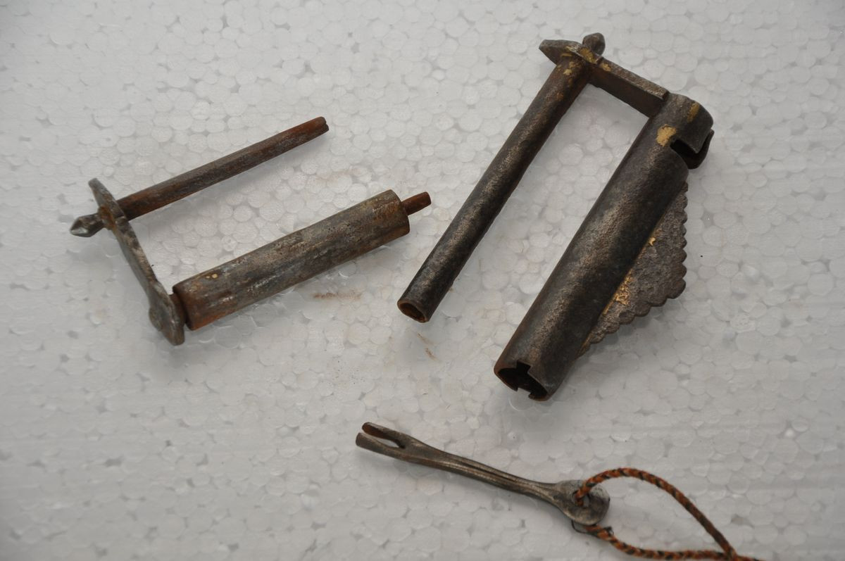 Vintage Iron Handforged Unique Cylindrical Shape Strip System Pad Lock ...