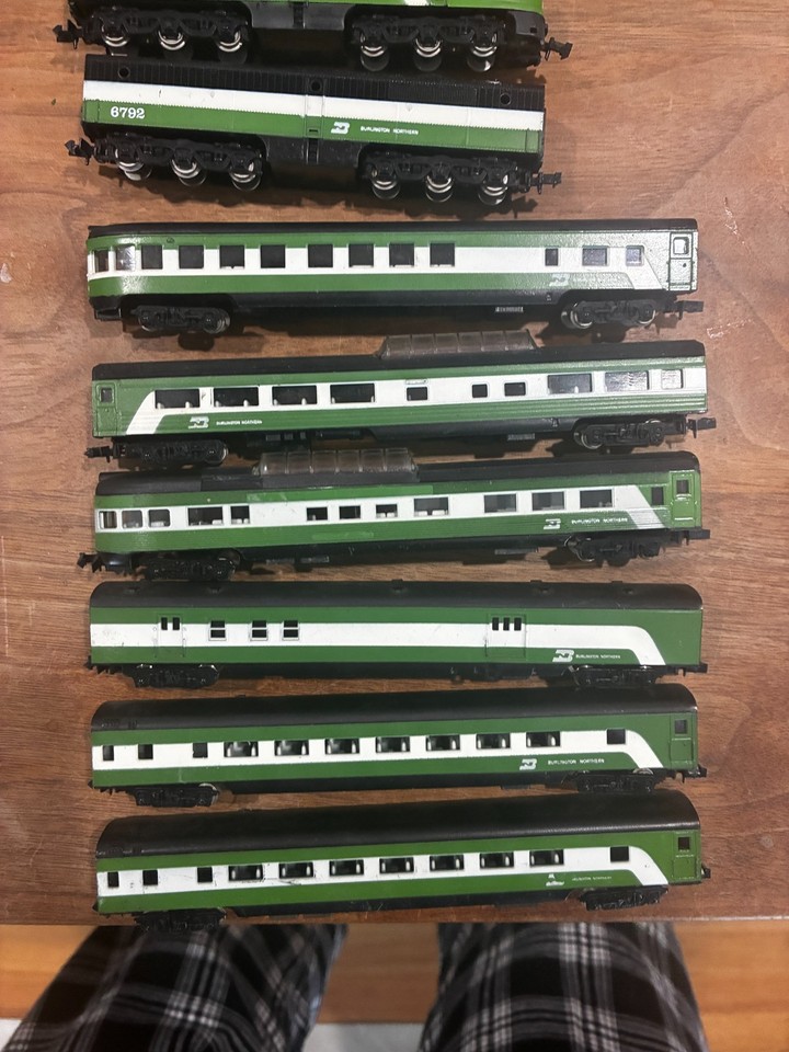 [T-N] Con-Cor N Scale Burlington Northern Pwrd/Upwred E8/E7 Loco & 7 ...