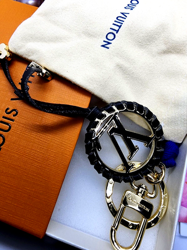 Louis Vuitton M63082 circle Porte Cles-Berry LV Bag Charm Key Chain Key ...