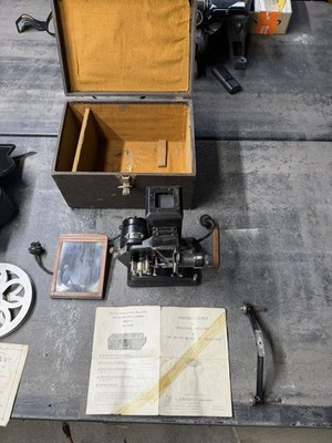 Antique DeVry 16mm Motion Movie Camera w/ Film Projector, Case & Extras ...