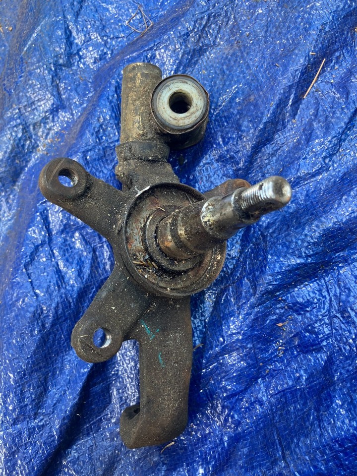 TRIUMPH SPITFIRE VERTICAL LINK STUB AXLE | eBay