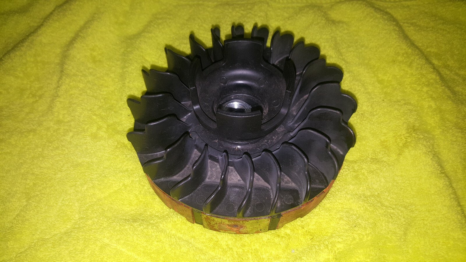 Genuine Briggs & Stratton Flywheel & Flywheel Cooling Fan 121P02-0001 ...