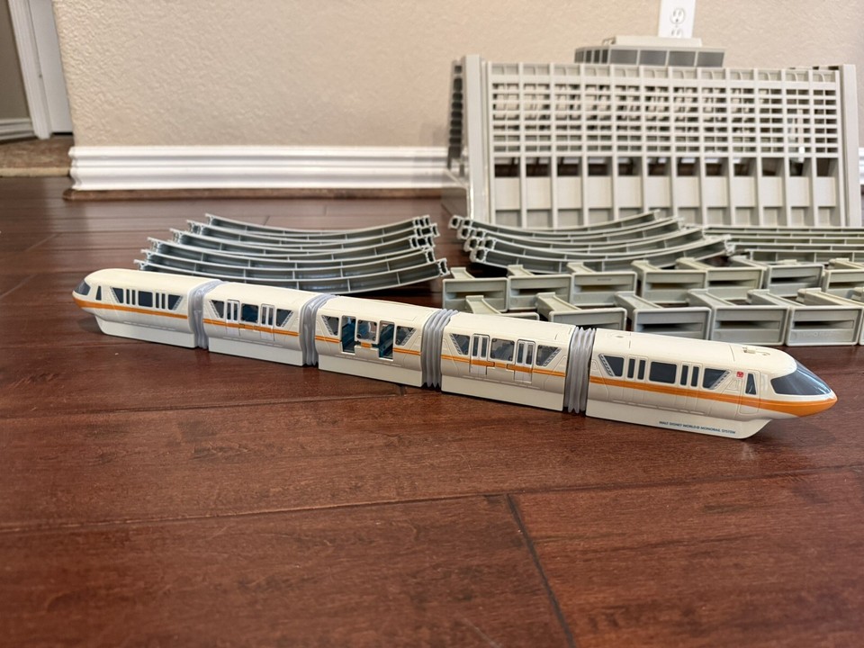 Disney Contemporary Resort And Monorail Play Set with Extra Track | eBay