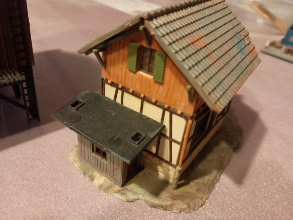 HO Scale Water Tower And Building Lot #3 Used | eBay